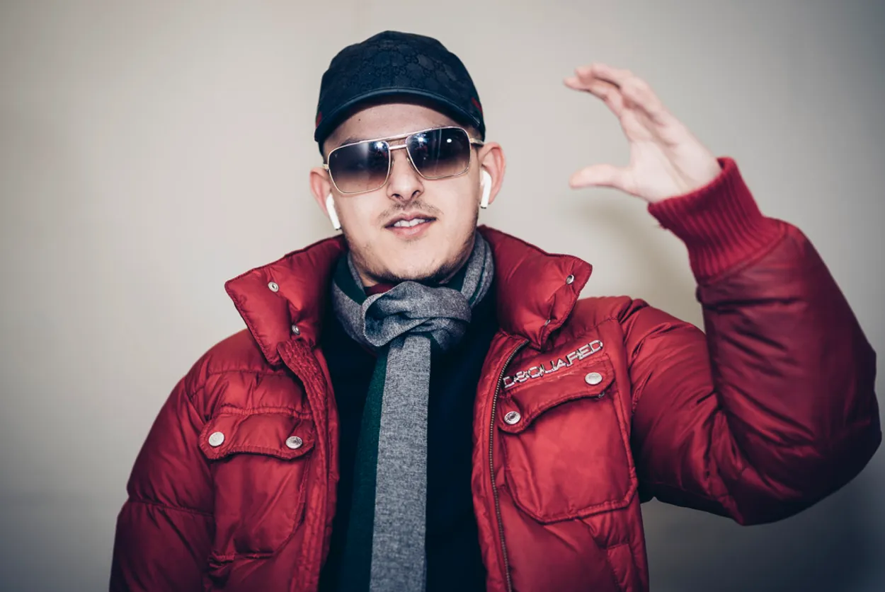 Hoe kijkt rapper EZG naar de wereld en naar zichzelf? - BNNVARA